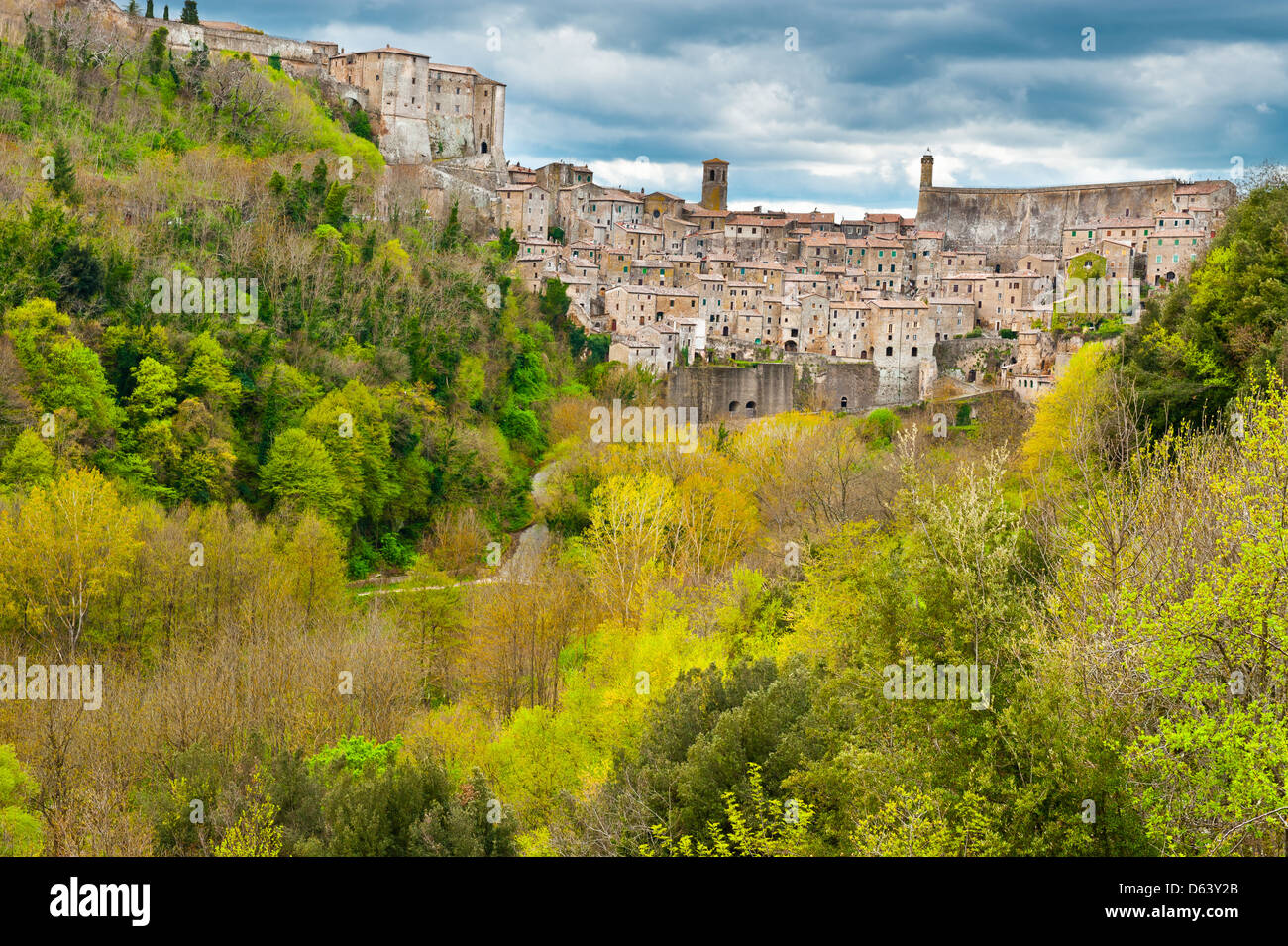 Sorano castle hi-res stock photography and images - Alamy