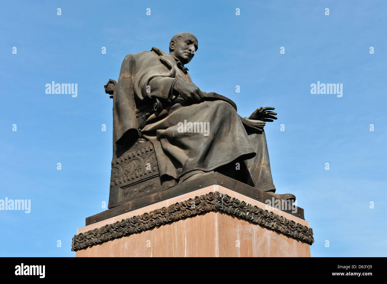 Statue in the Opera Square, Yerevan, Armenia Stock Photo - Alamy