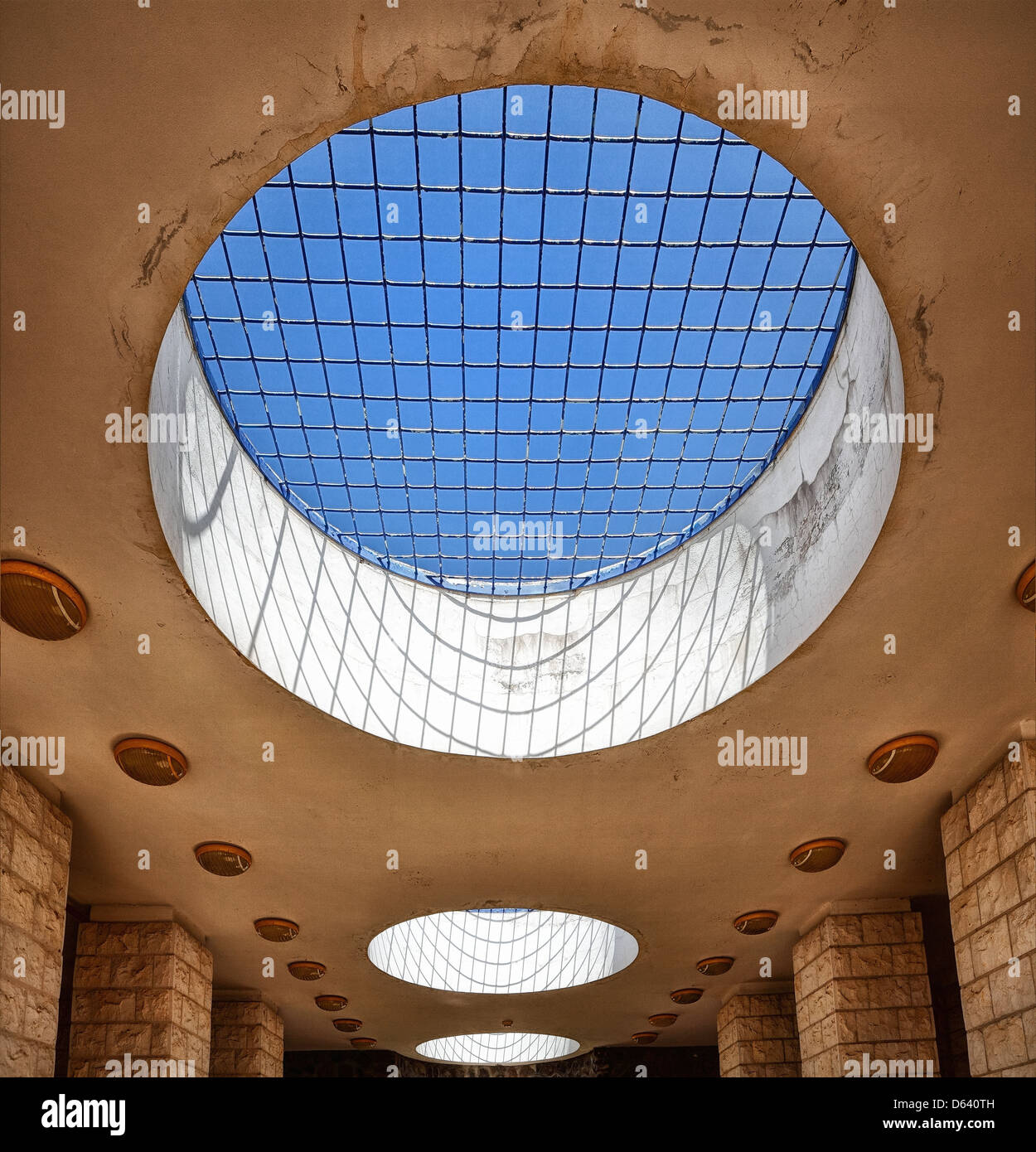 Disappearing architecture hi-res stock photography and images - Alamy