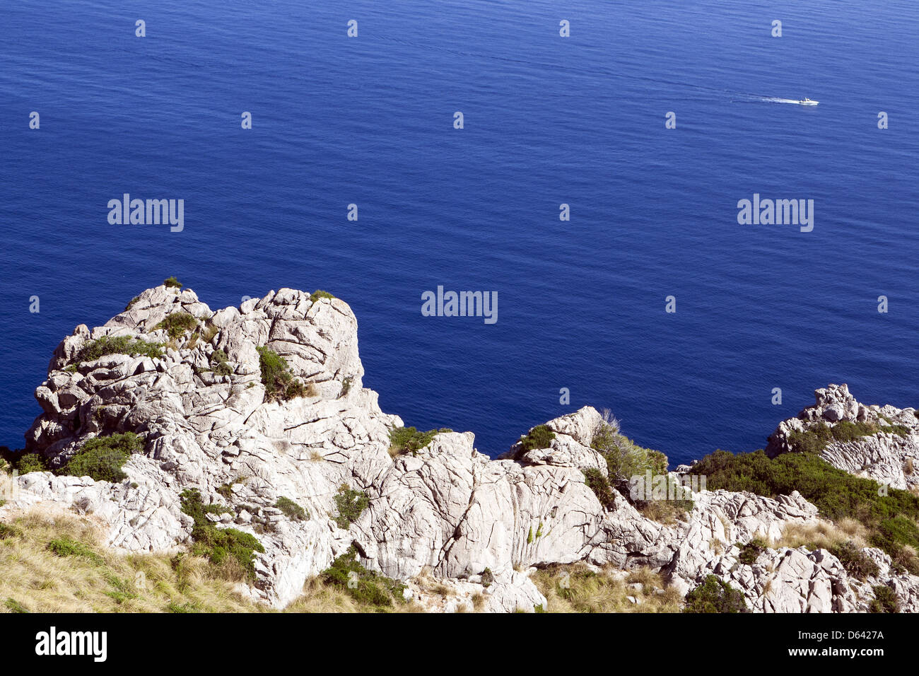 Overlaying rock hi-res stock photography and images - Alamy