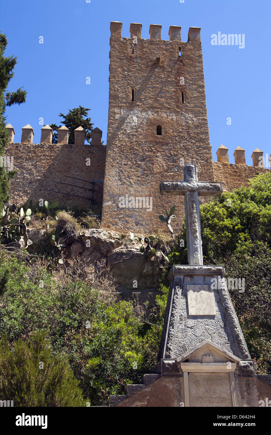 city wall Alcuida Mallorca Stock Photo - Alamy