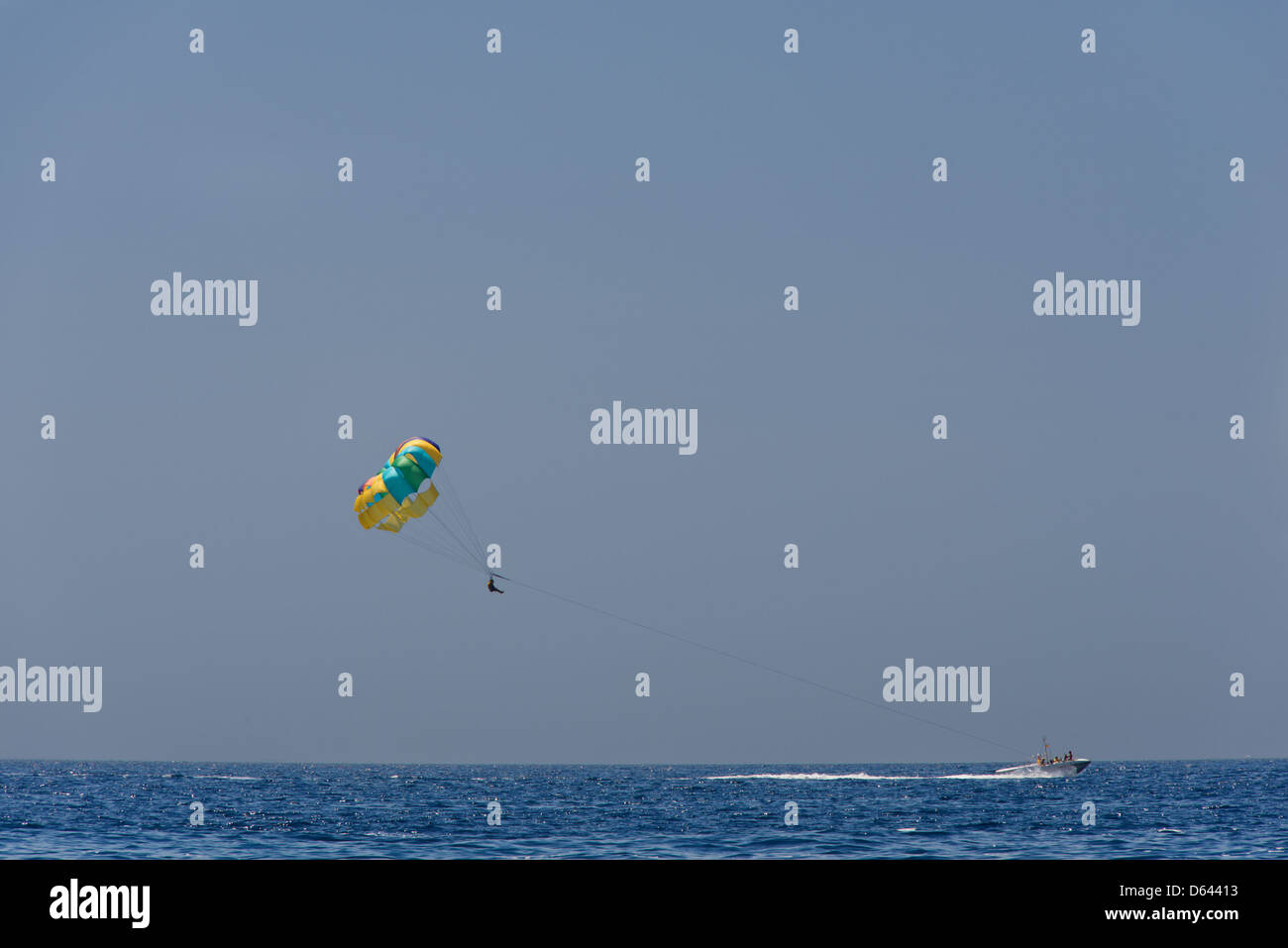 Parasail boat hi-res stock photography and images - Alamy