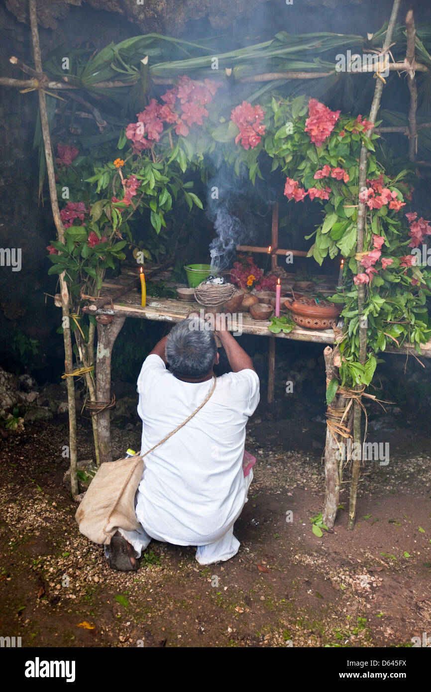 Mayan shaman hi-res stock photography and images - Alamy