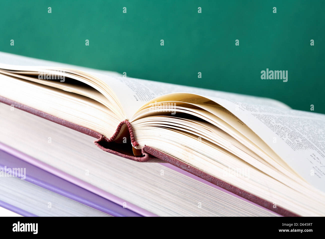 Open textbooks hi-res stock photography and images - Alamy