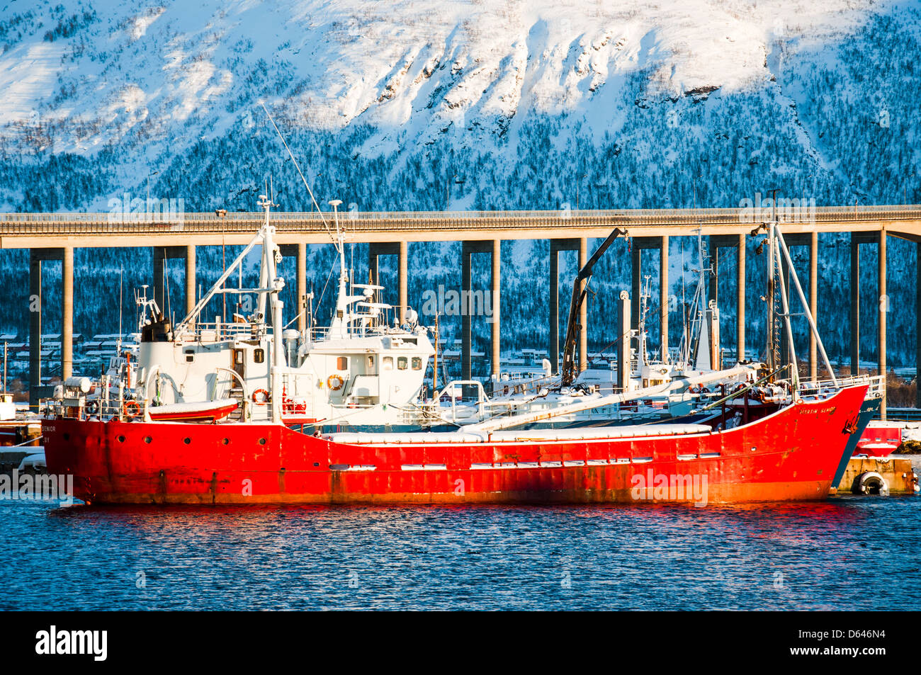 Delivering ship hi-res stock photography and images - Alamy