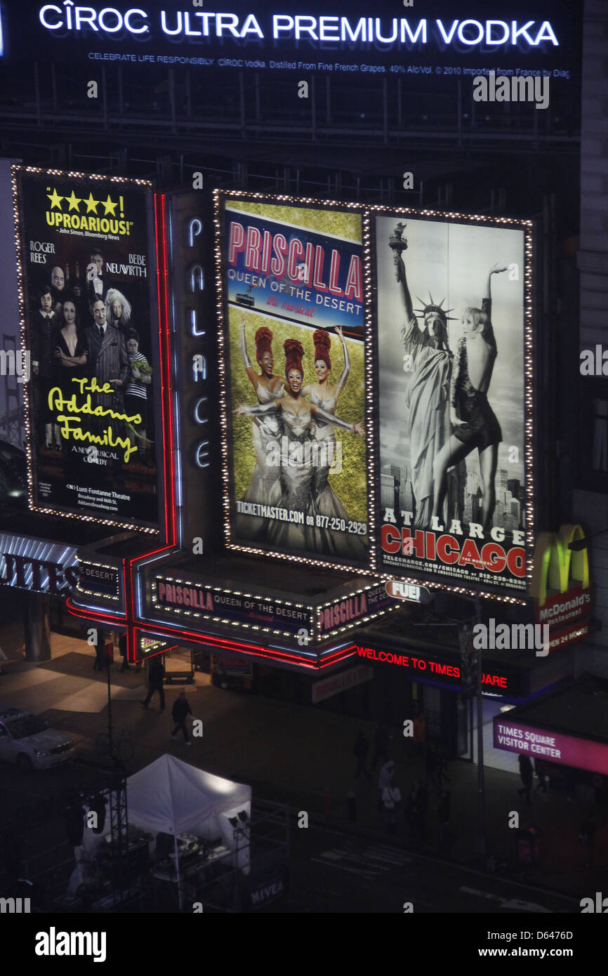 Atmosphere Real Divas meet Broadway Divas backstage at the musical ...