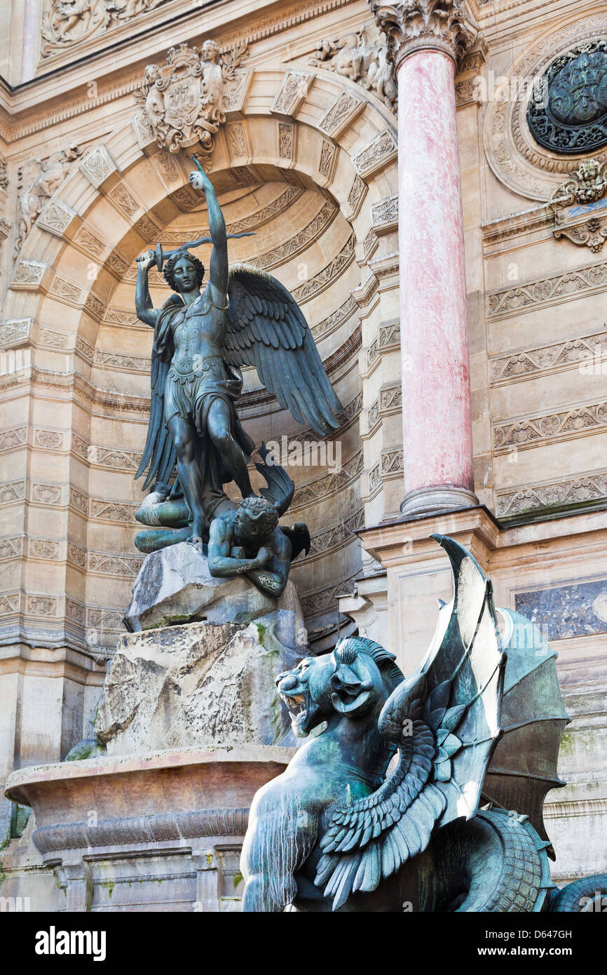 French bronze fountain statues hi-res stock photography and images - Alamy