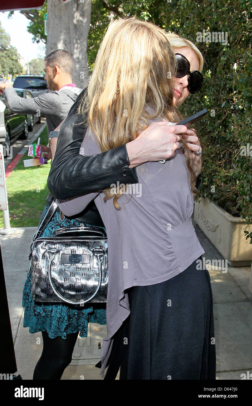 Paris Hilton and Brooke Mueller hugging goodbye Celebrities depart Il ...