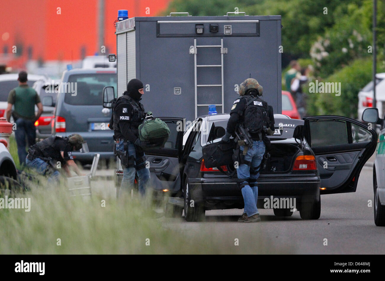 Swat police team arrives hi-res stock photography and images - Alamy