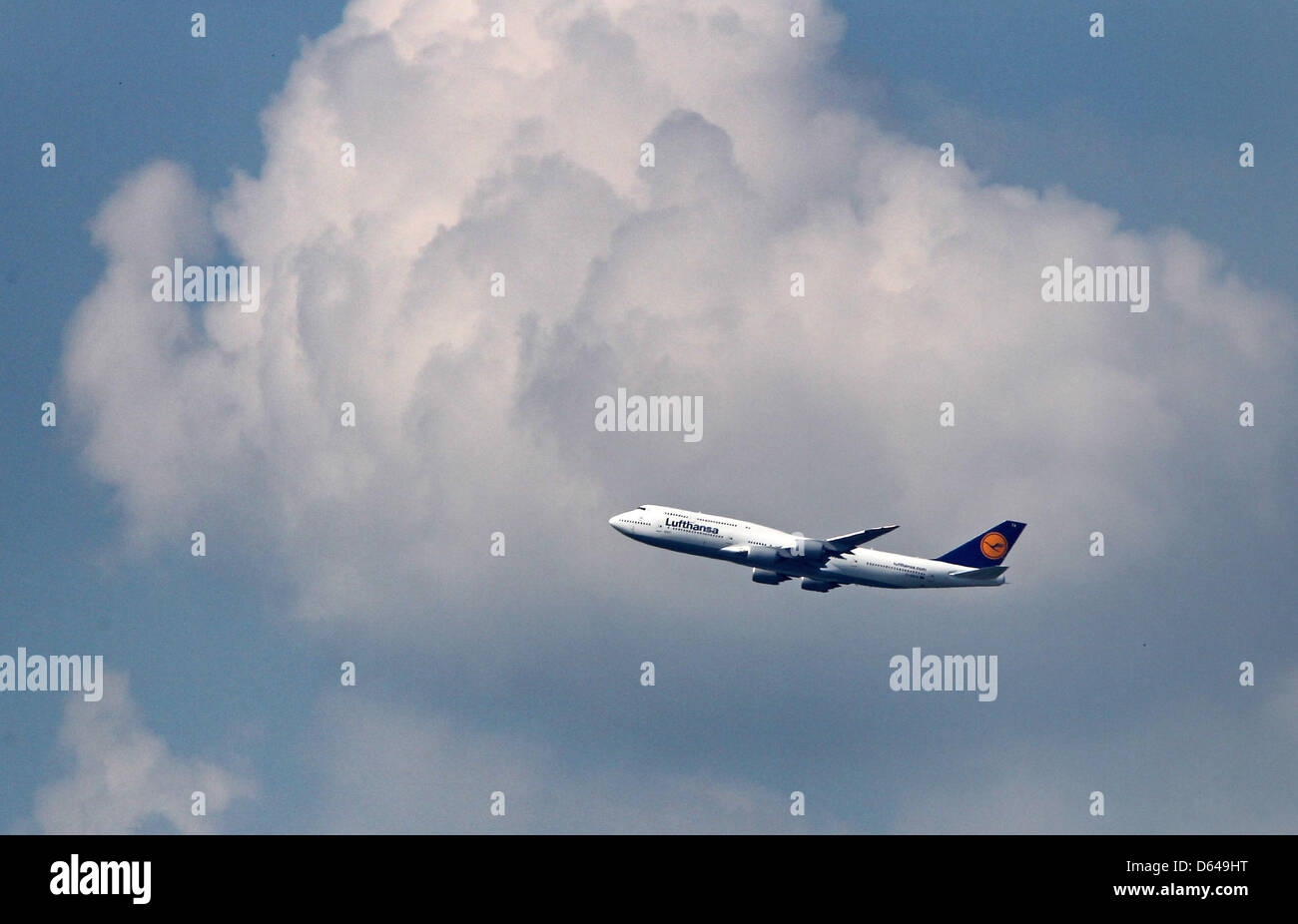 Boeing 747 landing test hi-res stock photography and images - Alamy