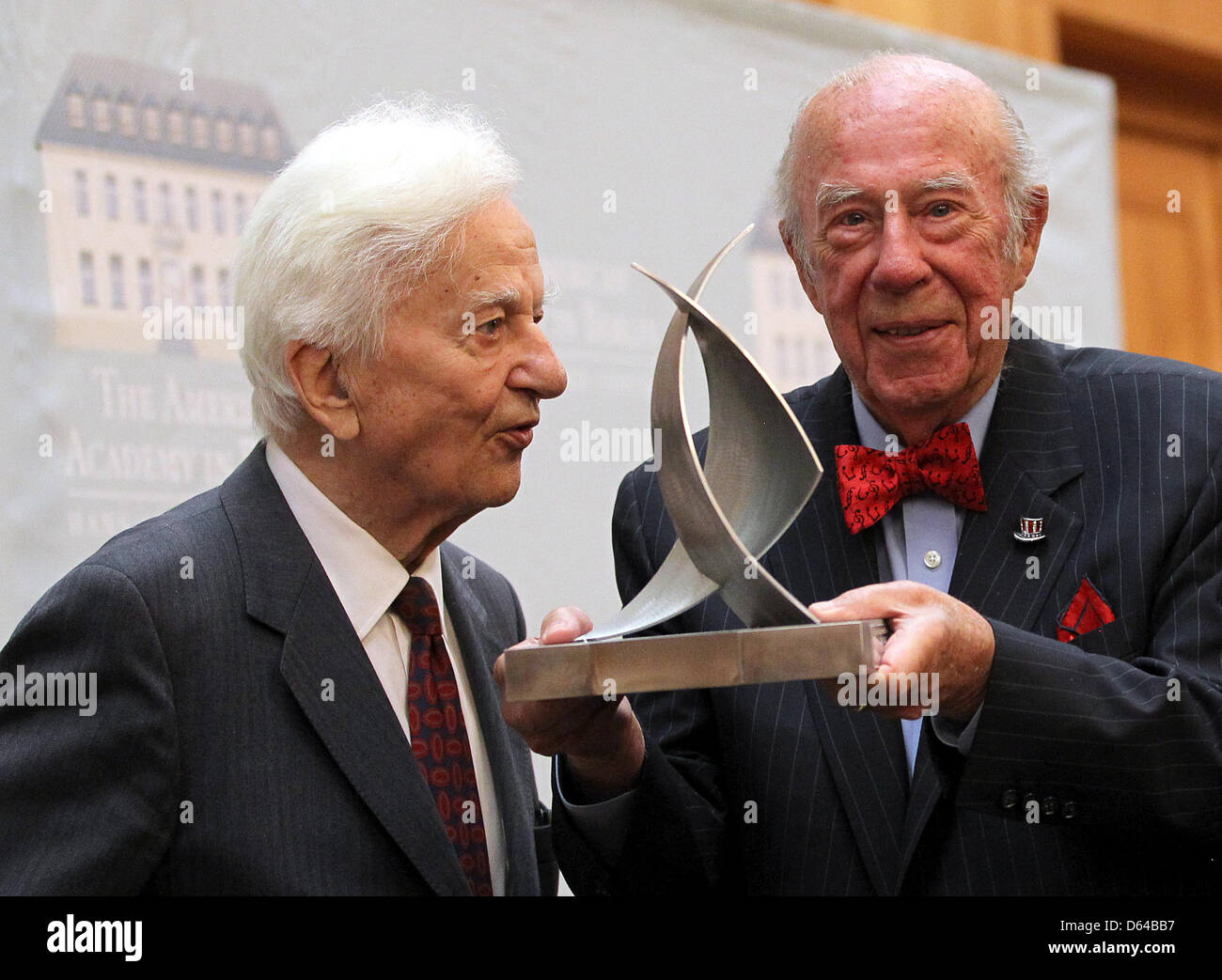 George p shultz hi-res stock photography and images - Alamy