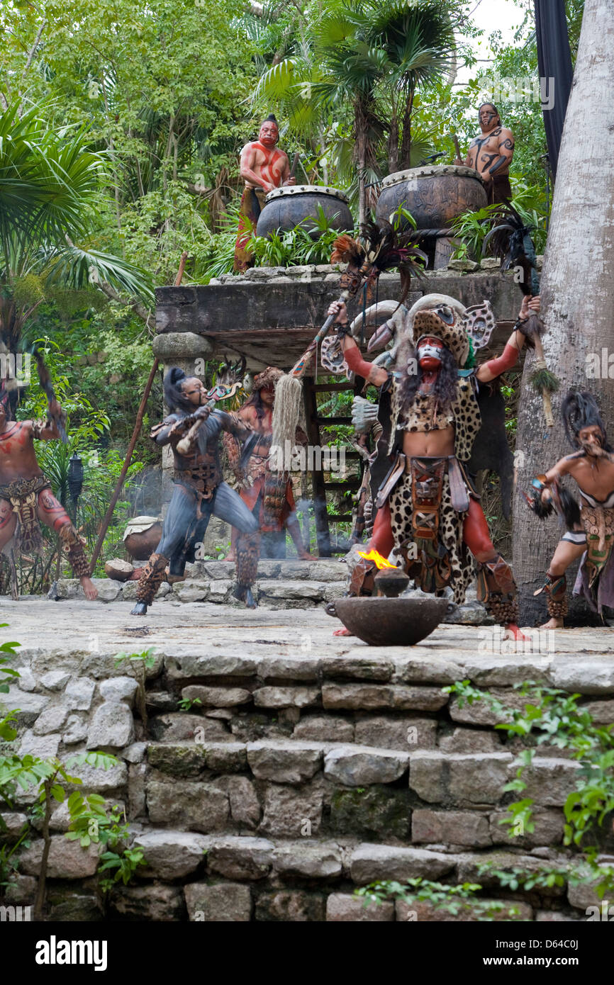 Pre hispanic dancers hi-res stock photography and images - Alamy