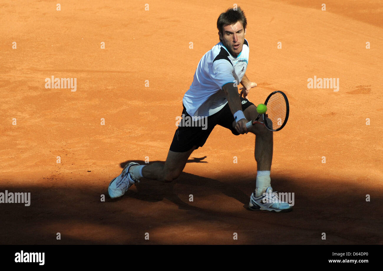 Argentina's Leonardo Mayer plays against the Czech Republic's Stepanek ...