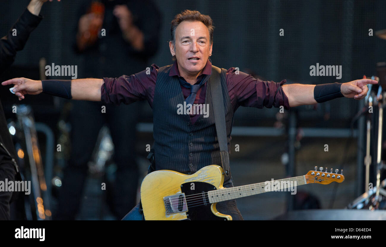 Bruce Springsteen performs at the first concert of his 'Wrecking Ball ...