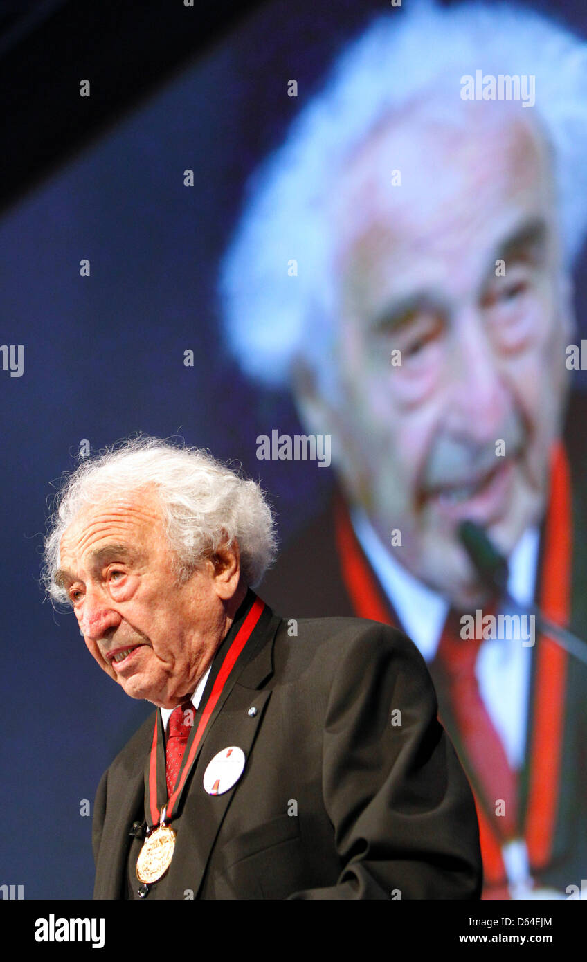 Survivor of the Holocaust, Max Mannheimer, receives the European Karls ...
