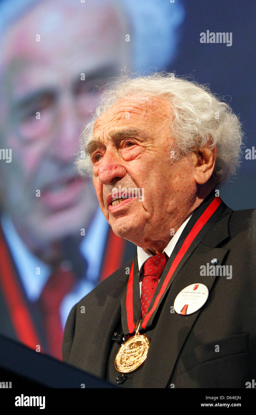 Survivor of the Holocaust, Max Mannheimer, receives the European Karls ...