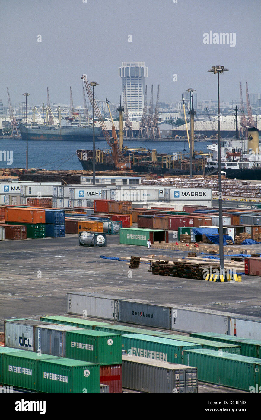 The large modernized container and general purpose cargo port in Jeddah ...