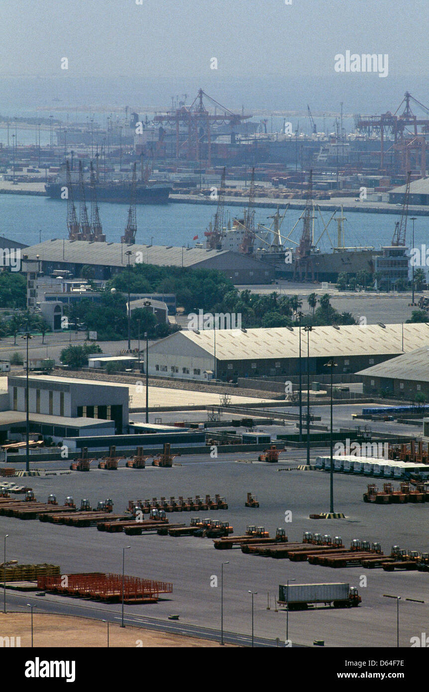 The large modernized container and general purpose cargo port in Jeddah ...
