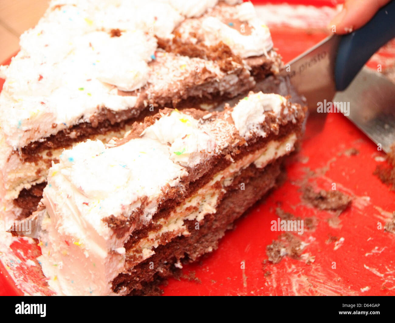 This image shows the process of cutting a birthday cake with chocolate ...