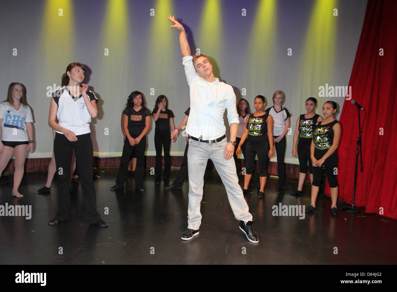 Derek Hough 'Dancing With The Stars' champion Derek Hough teaches a ...