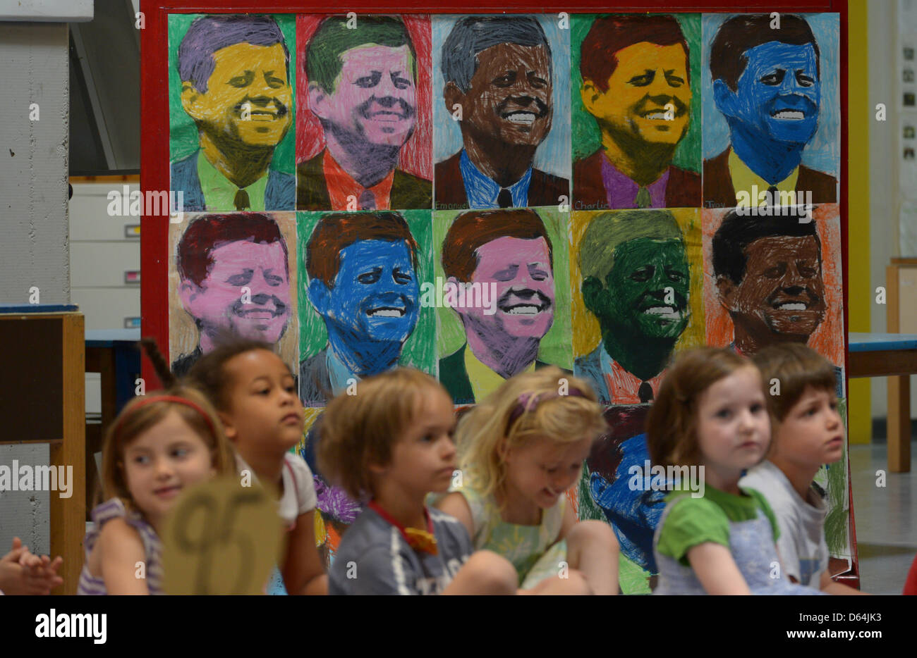 Pupils of the second grade celebrate the 95th birthday of former US ...