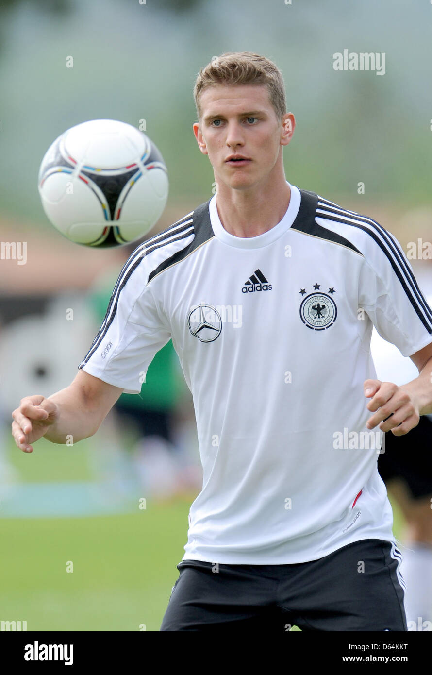 German national soccer player Lars Bender takes part in a training ...