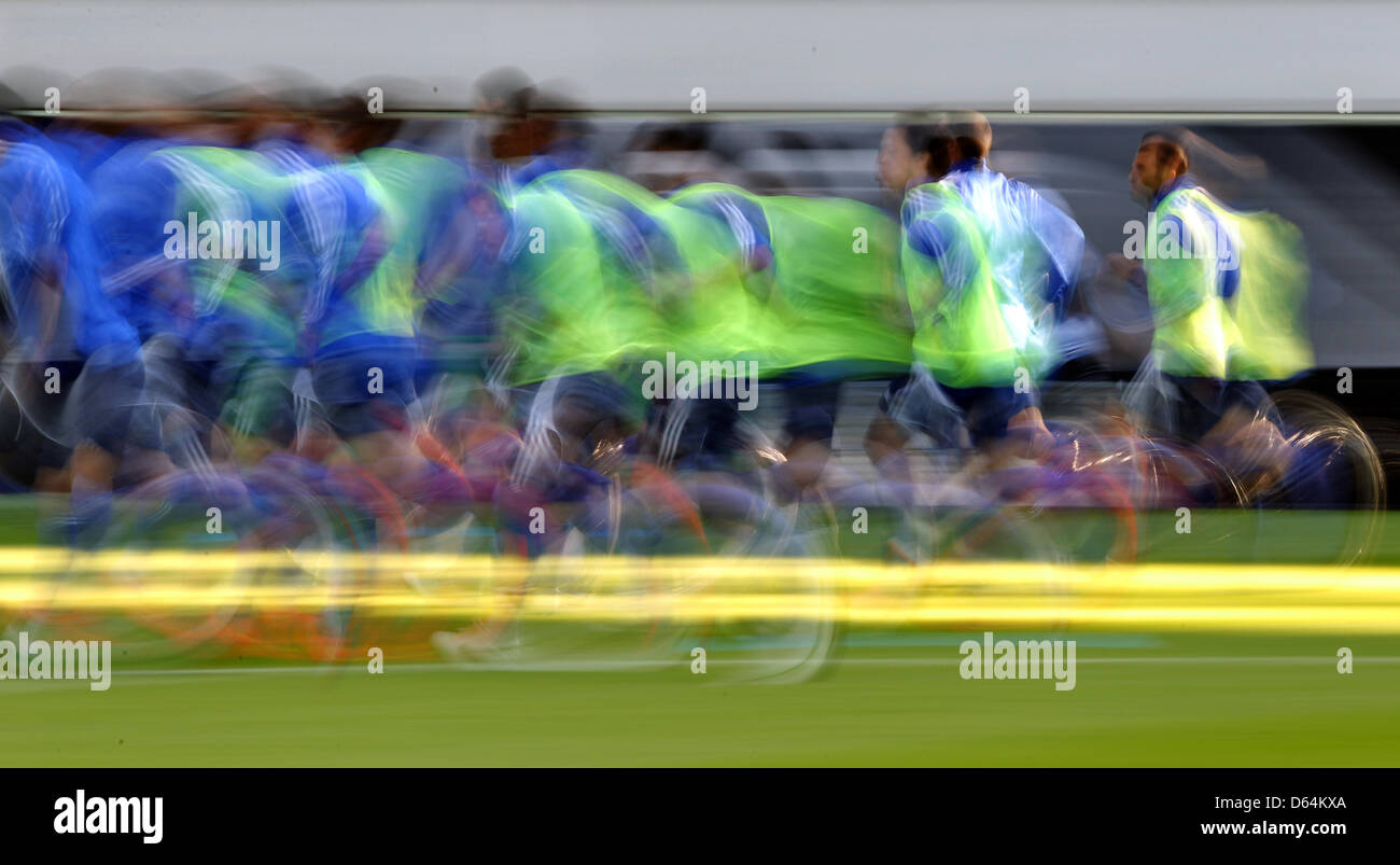 The Israeli national soccer team practices at the Red-Bull-Arena in ...