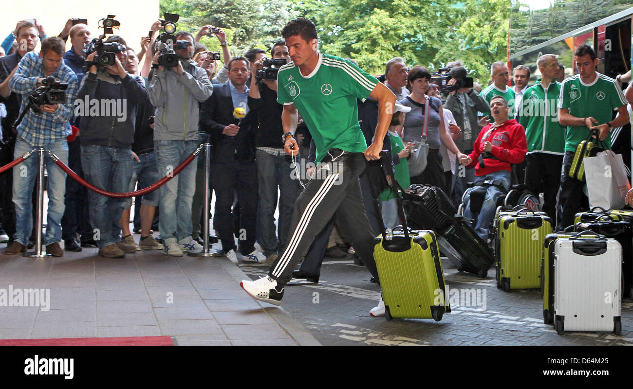 German national soccer team player Mario Gomez (M) arrives at the team ...