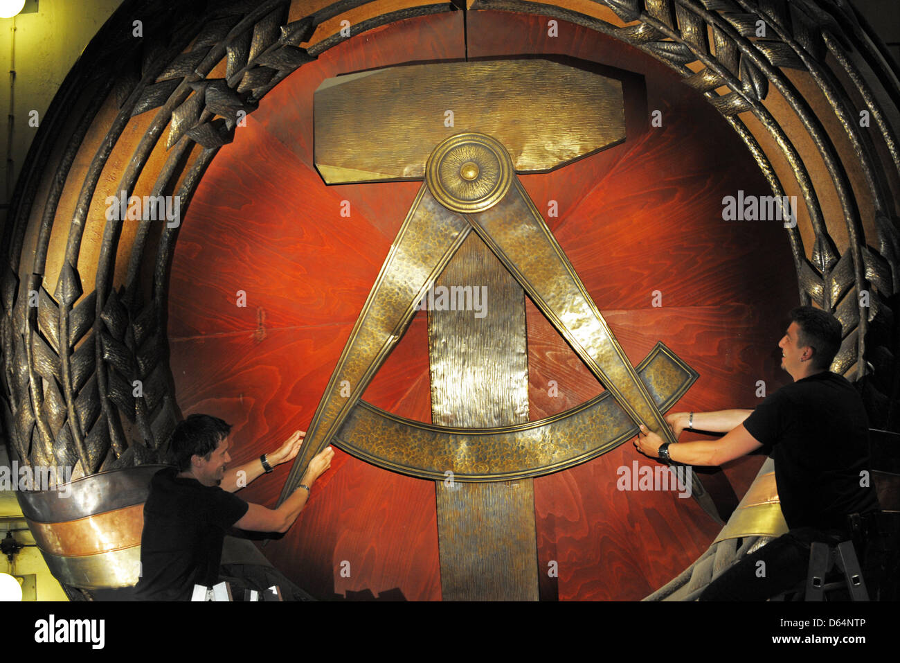Gdr emblems kulturpalast hi-res stock photography and images - Alamy