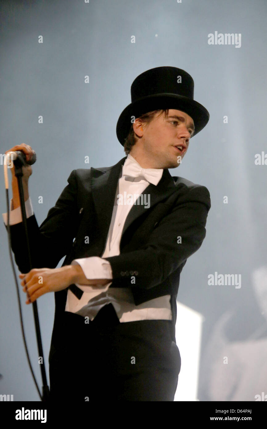 The hives singer hi-res stock photography and images - Alamy