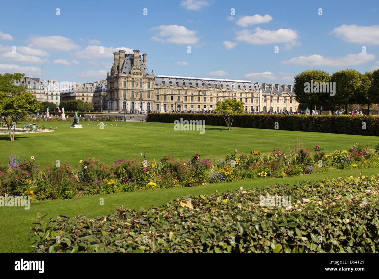 Garden of the louvre museum hi-res stock photography and images - Alamy
