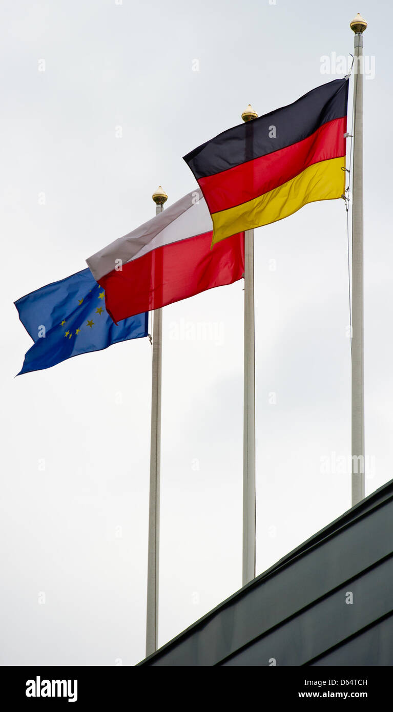 Entry checks hi-res stock photography and images - Alamy