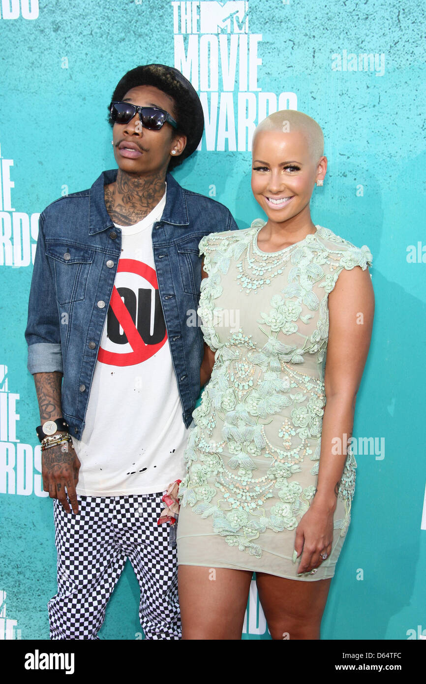 Rapper Wiz Khalifa and model Amber Rose arrive on the red carpet of the ...