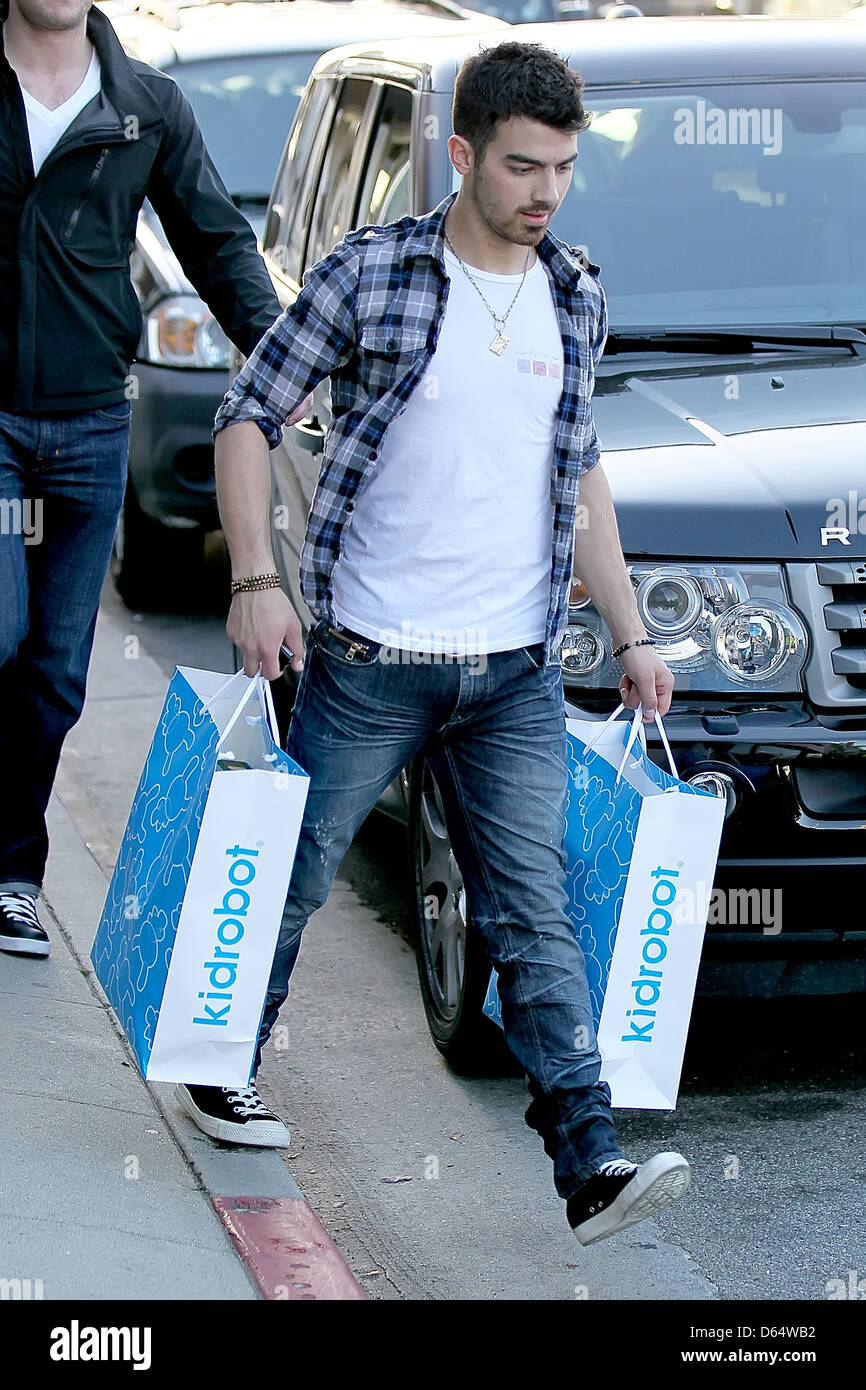 Joe Jonas leaving Kidrobot boutique with bags after going on a shopping ...