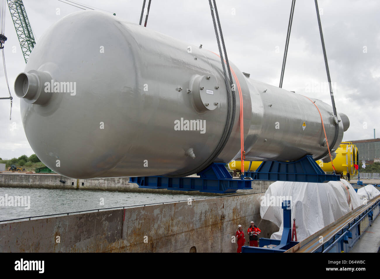 Cranes lift a steam generator from the closed nuclear power station ...