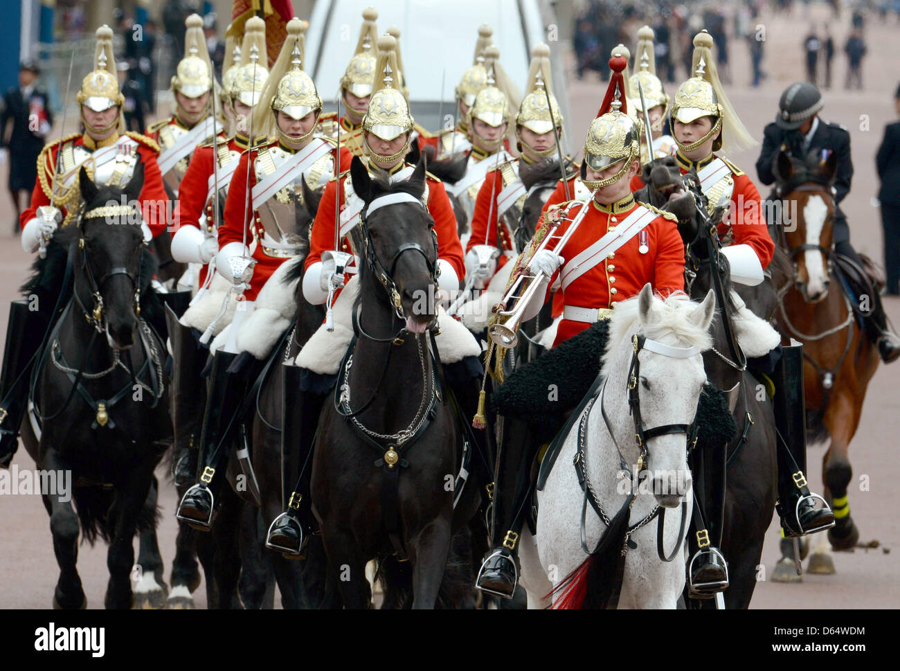 The royal household cavallerie rides down The Mall to Buckingham Palace ...