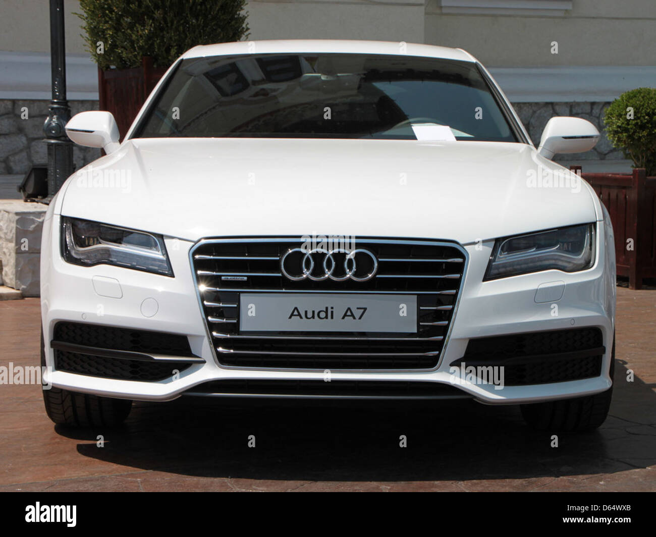 A close-up view of the front of a 2012-2013 Audi A7, showcasing its ...