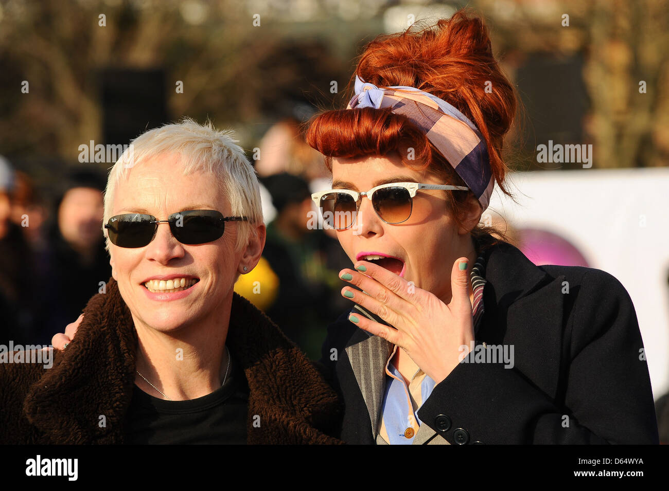 Annie Lennox and Paloma Faith Celebrities dance the 'Soul Train' to ...