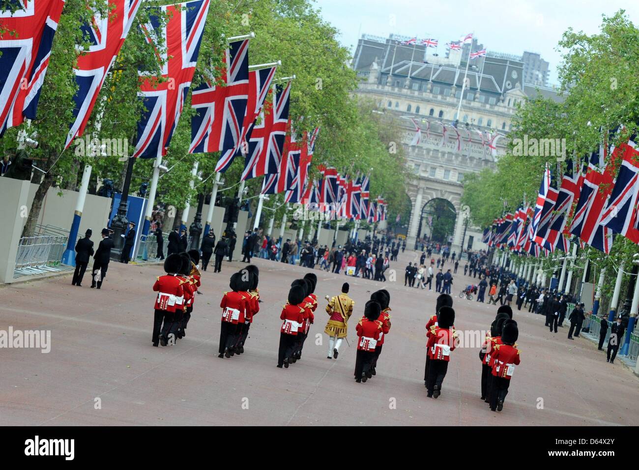 Military band wearing parade uniform, walk down the Mall in London, 05 ...