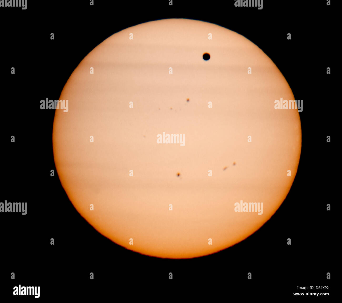 Planet Venues passes by in front of the yellow disk of the rising sun ...