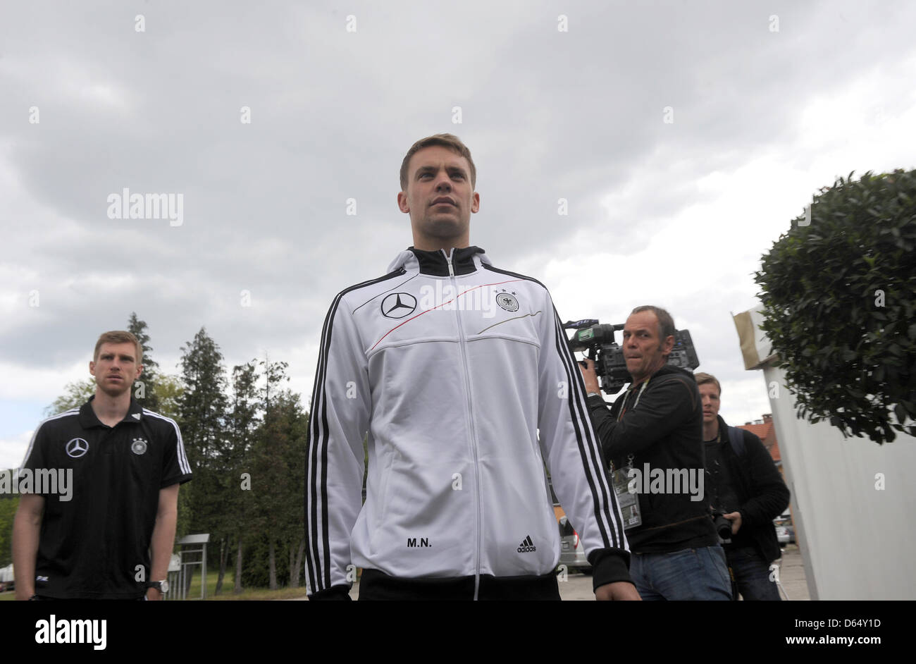 Germany's goalkeeper Manuel Neuer (C) and Per Mertesacker (L) arrive at ...