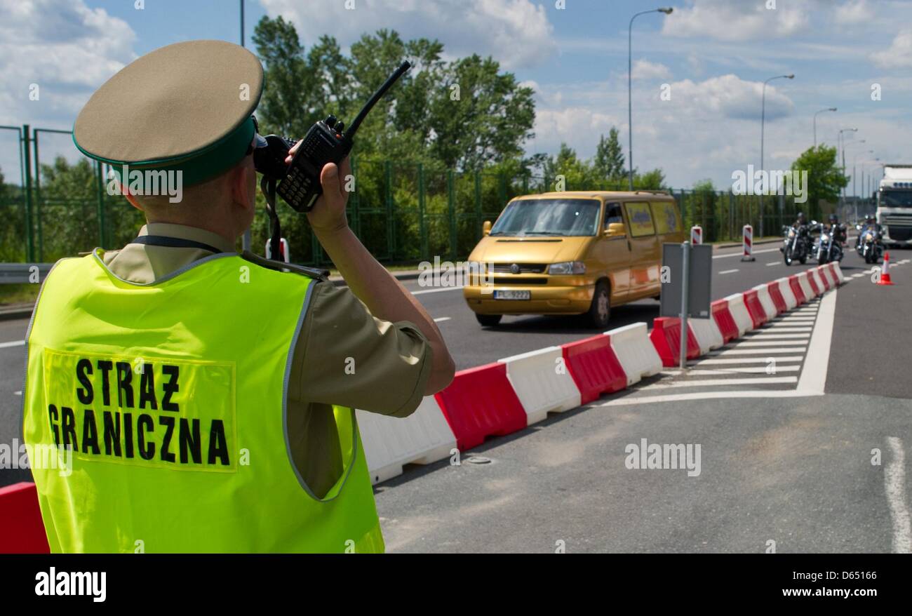 Polish policemen and customs officials staff a border checkpoint at the ...