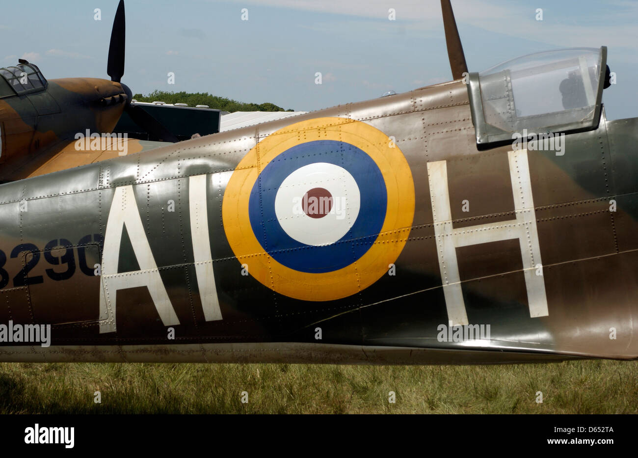 World war 2 spitfire hi-res stock photography and images - Alamy