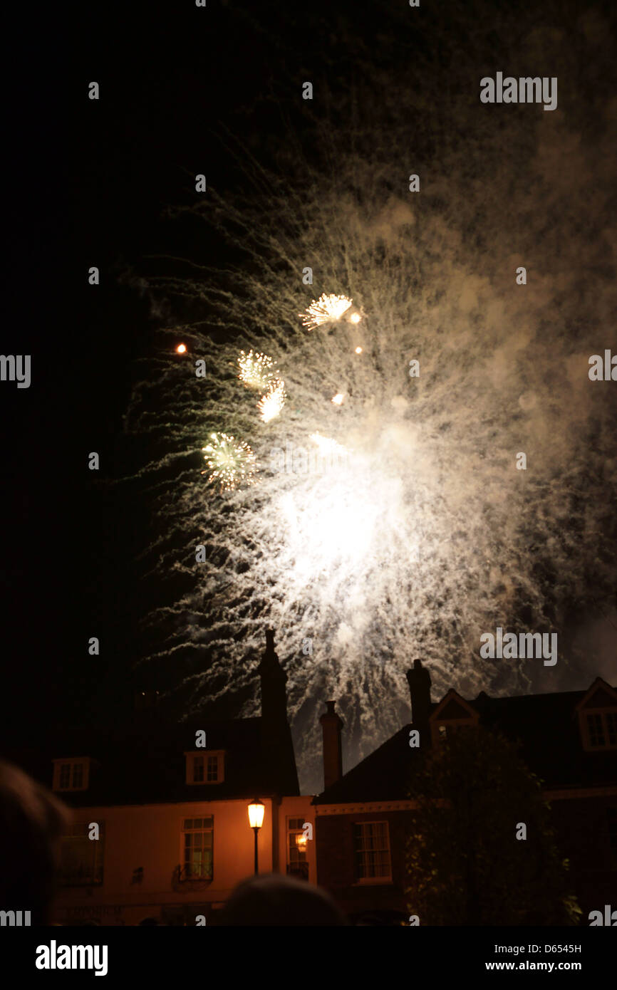 fireworks battle hastings bonfire night sky houses Stock Photo - Alamy