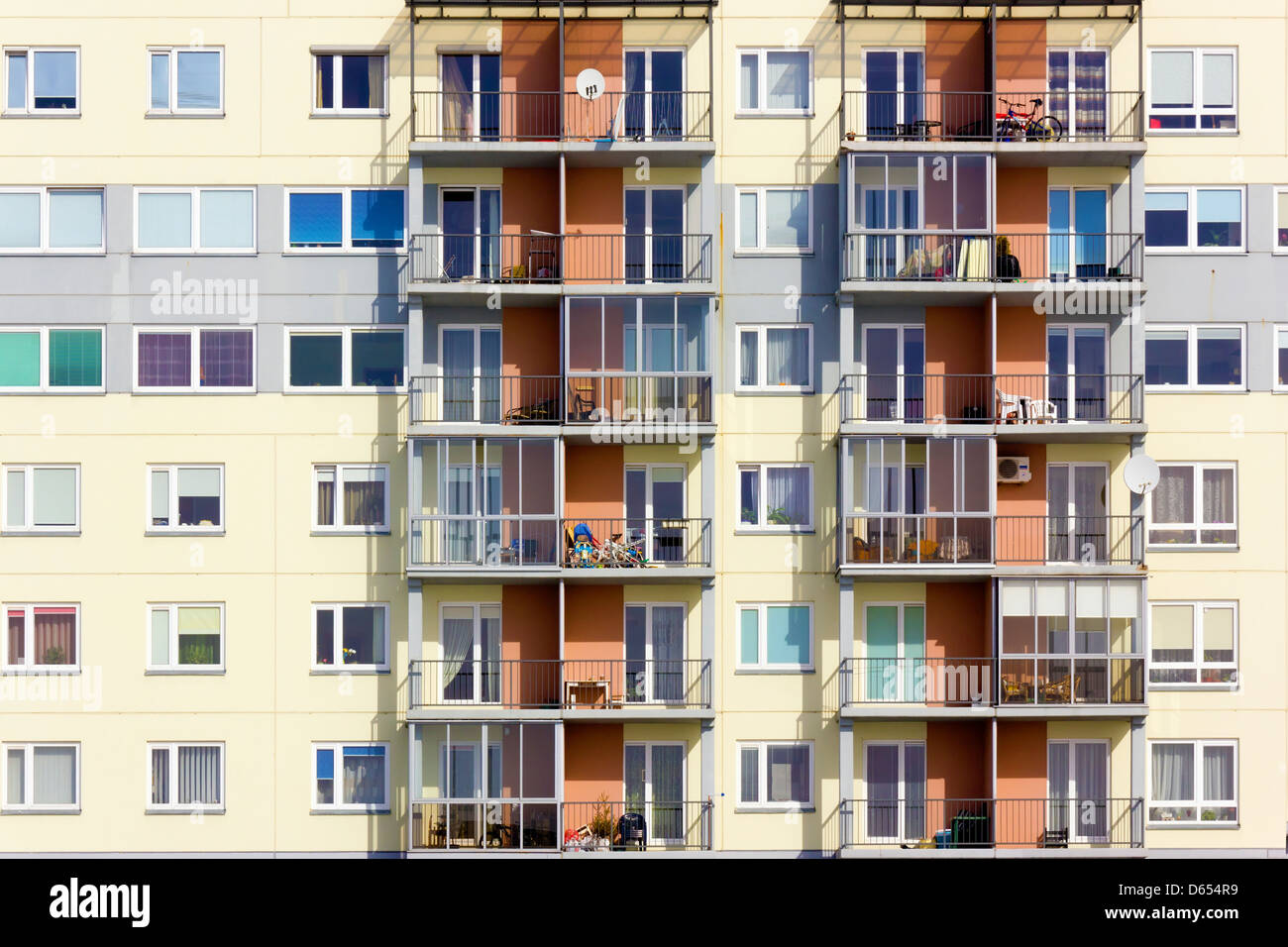 Apartment building windows hi-res stock photography and images - Alamy