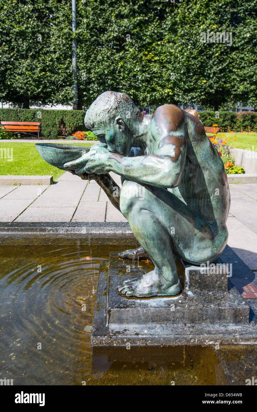 Man drinking statue hi-res stock photography and images - Alamy