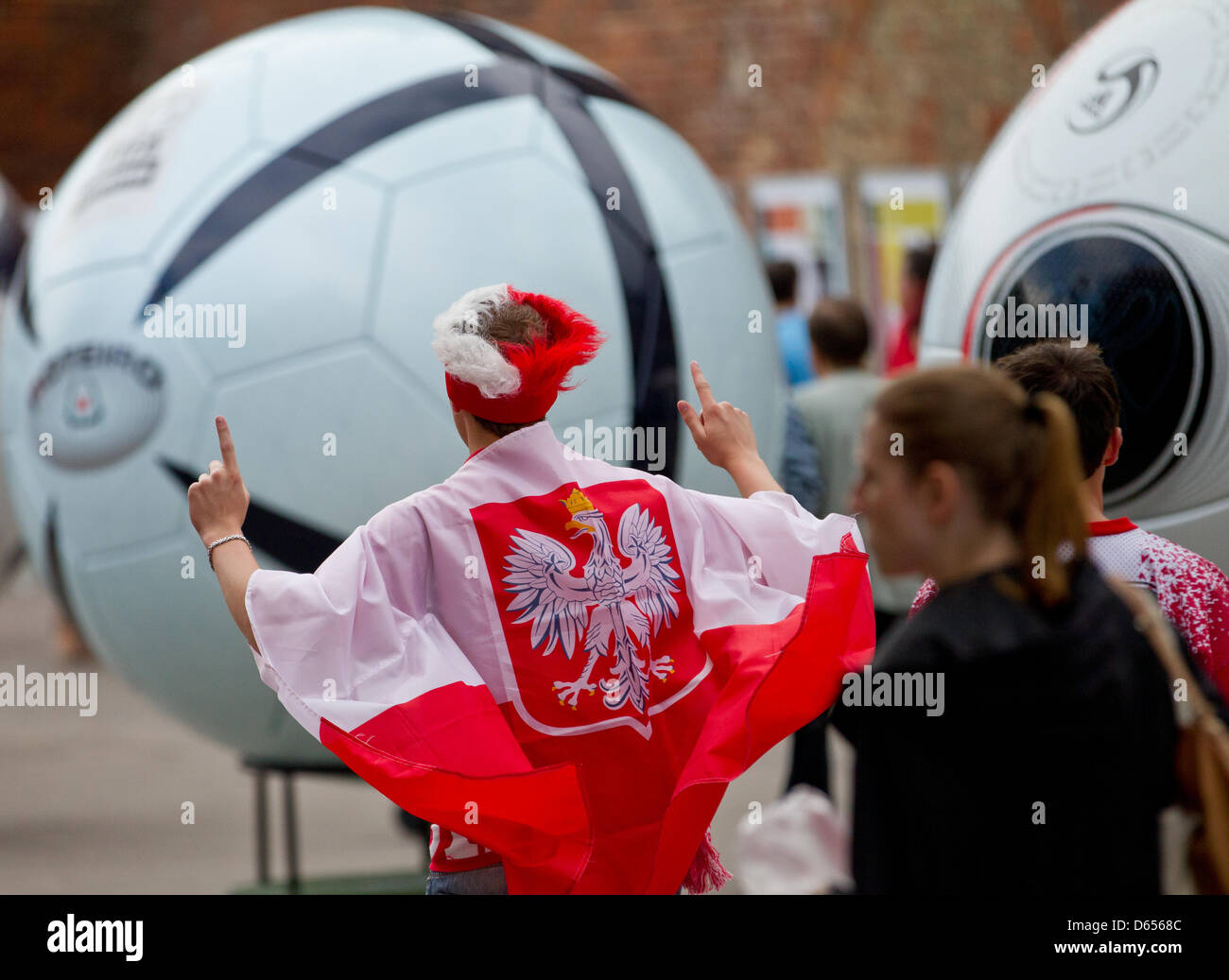 Football fans walk in hi-res stock photography and images - Alamy