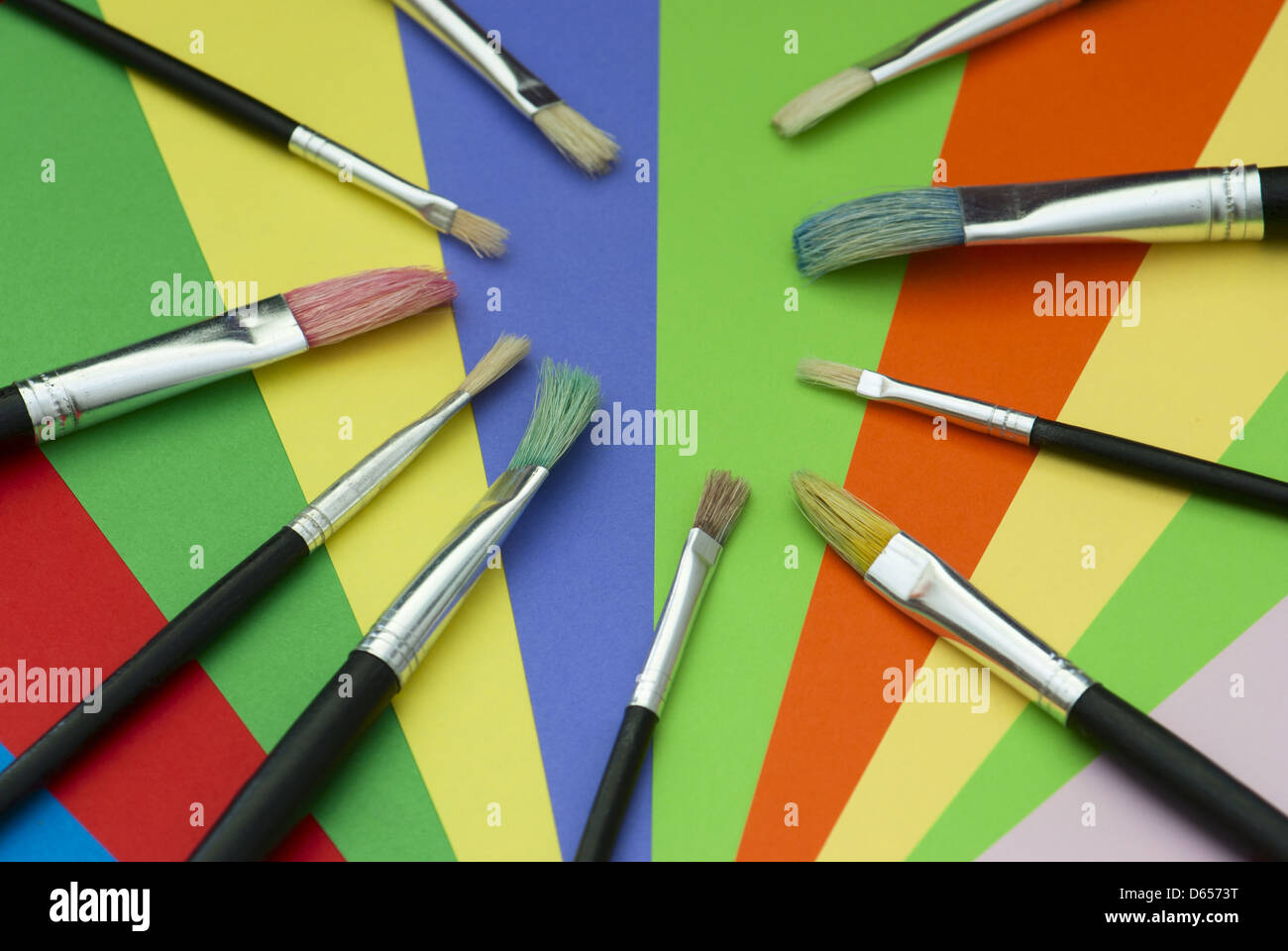 Set of brushes and colored paper Stock Photo - Alamy