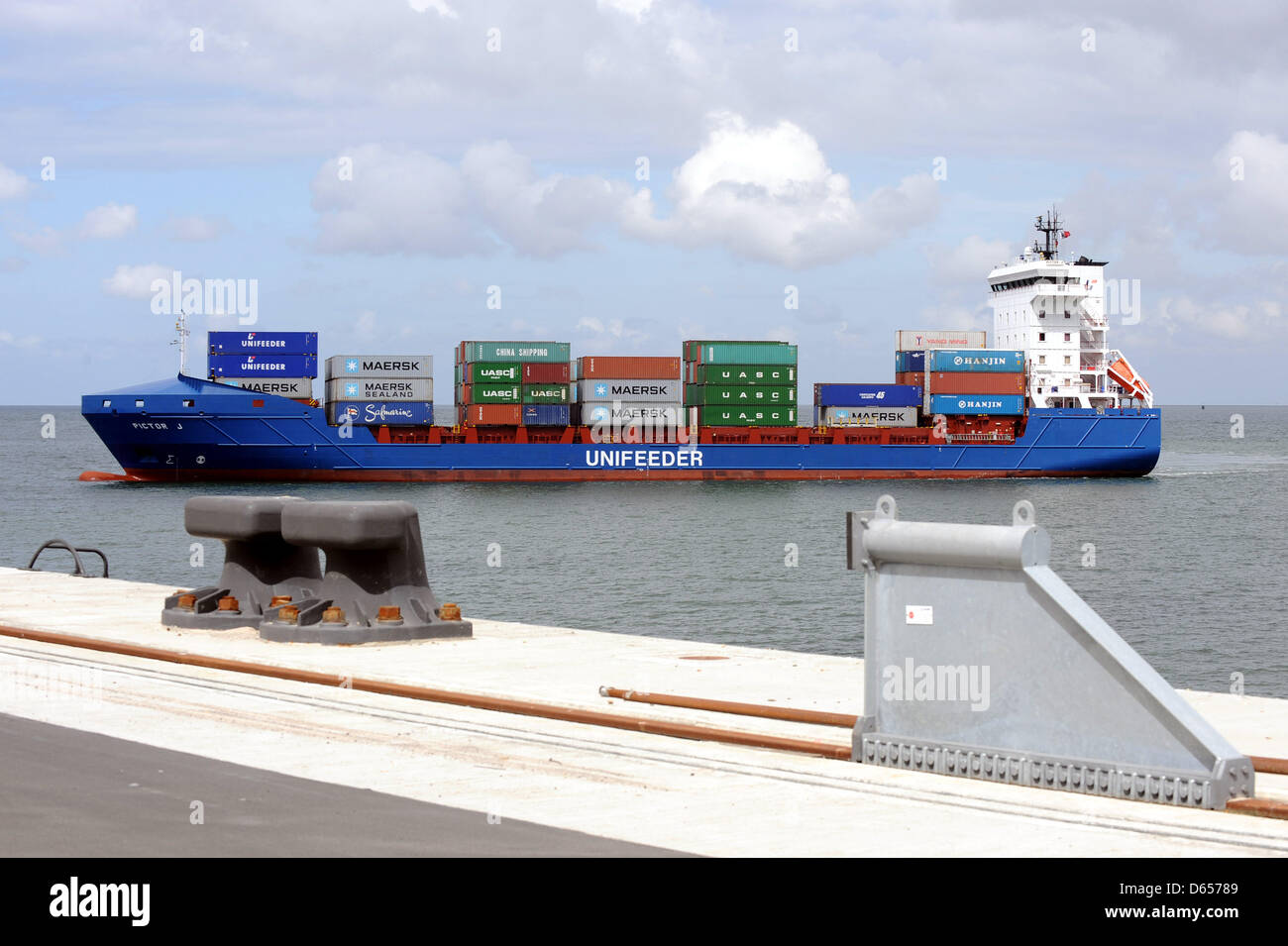 Eurogate container terminal wilhelmshaven hi-res stock photography and ...