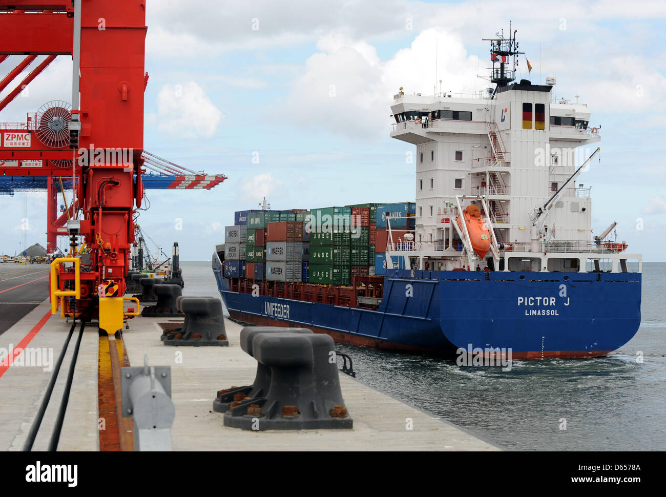 Eurogate container terminal wilhelmshaven hi-res stock photography and ...